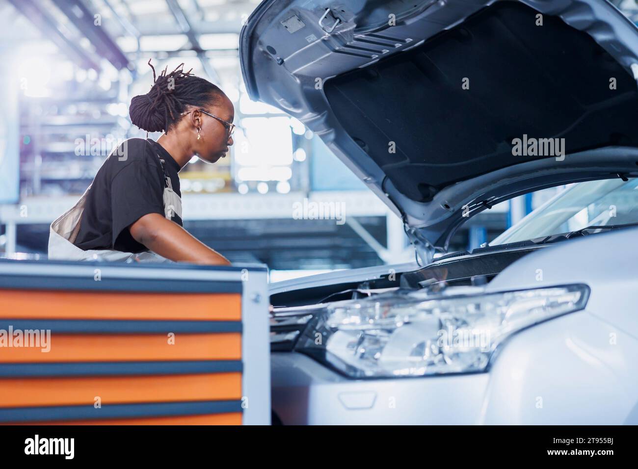 Bipoc mechanic in car hi-res stock photography and images - Alamy