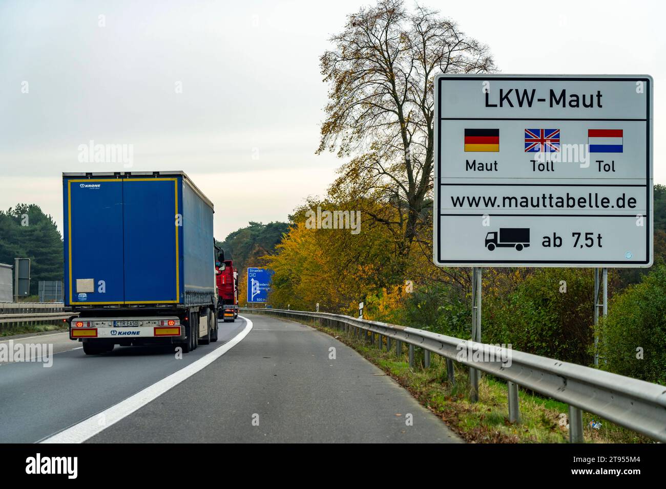Hinweisschild auf die LKW-Maut, an der A40, kurz hinter der Deutsch ...