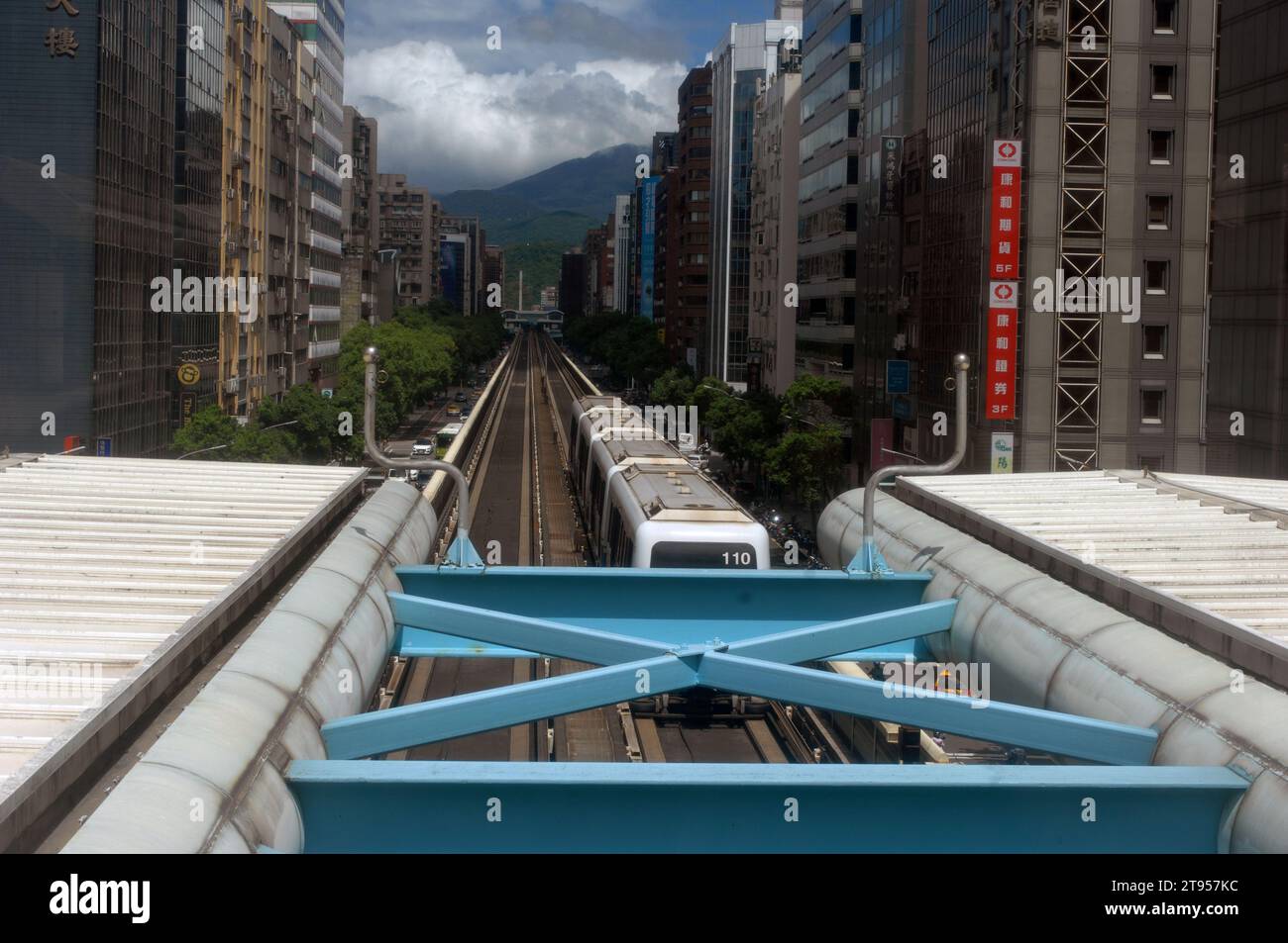 Daan, MRT Train Station, Taipei, Tawain Stock Photo - Alamy