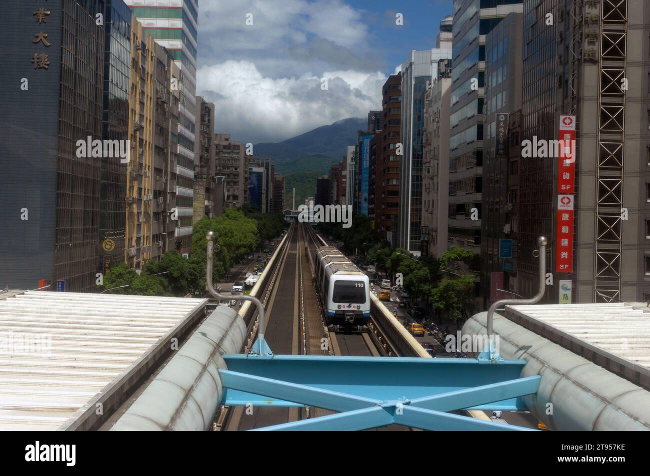 Daan, MRT Train Station, Taipei, Tawain Stock Photo - Alamy