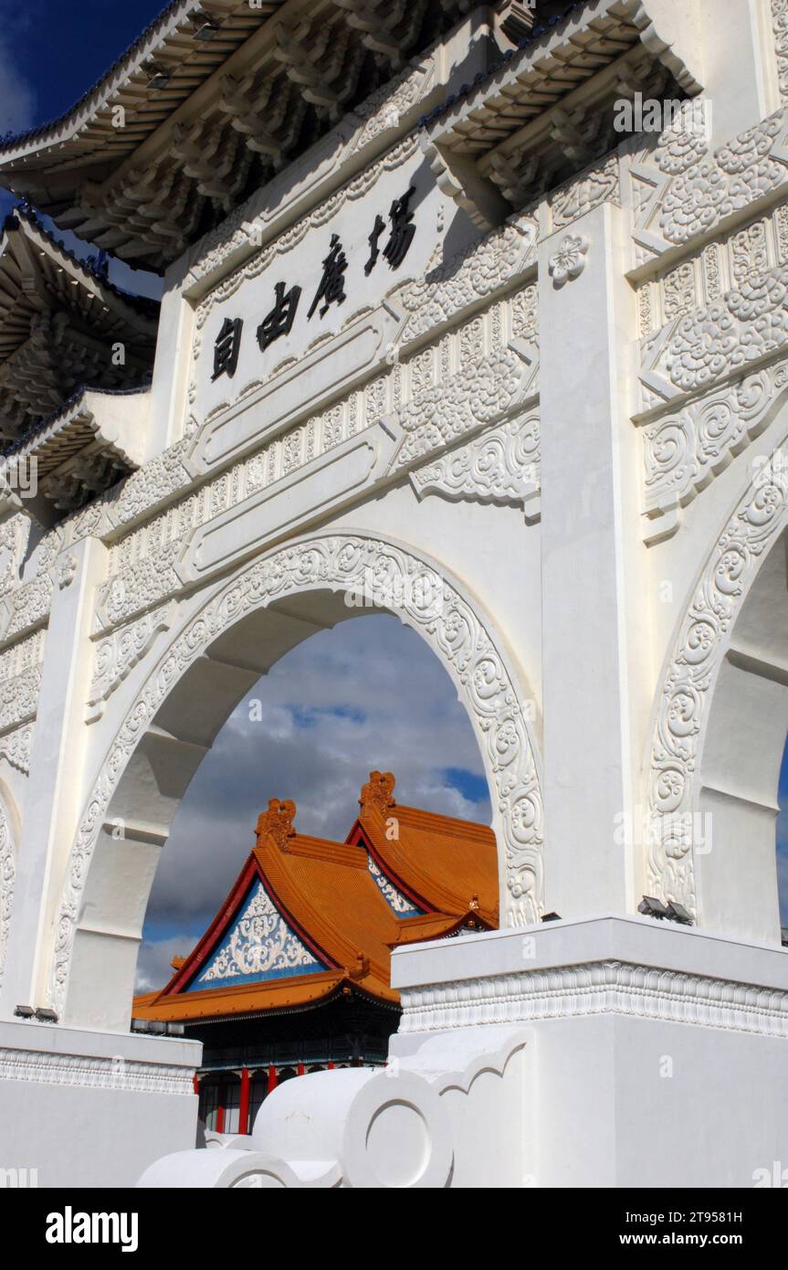 Chinese triumphal arch hi-res stock photography and images - Alamy