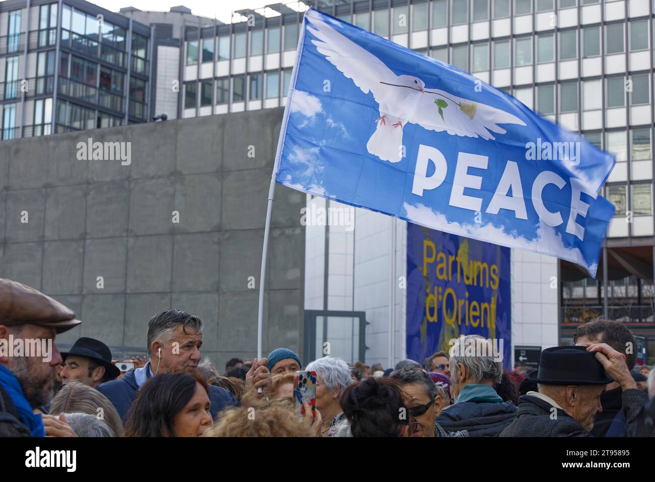 Paris, France. 19th Nov, 2023, Silent march for peace in the Middle ...