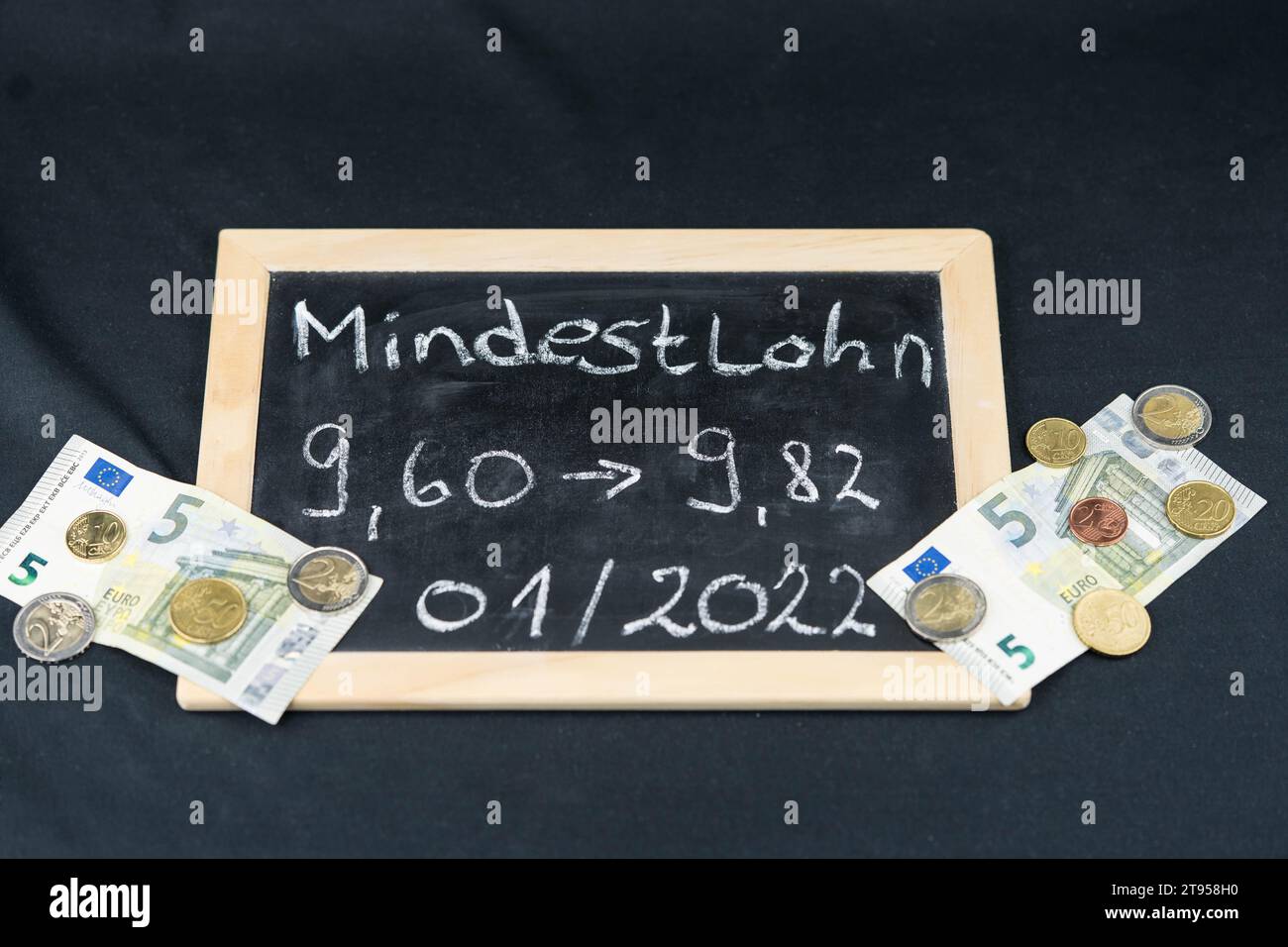 blackboard lettering Mindestlohn, minimum wage, 01/2022, new hourly ...