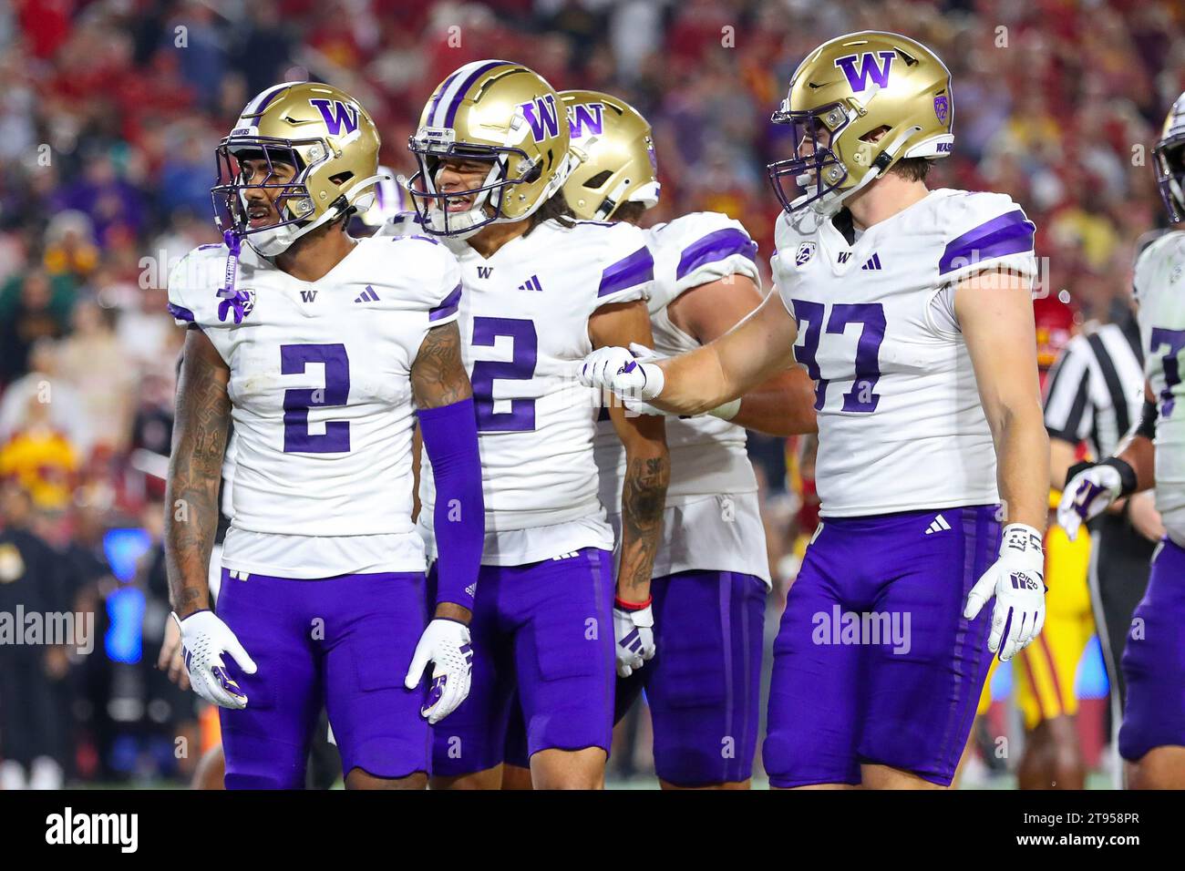 LOS ANGELES, CA - NOVEMBER 04: Washington Huskies offensive unit during ...