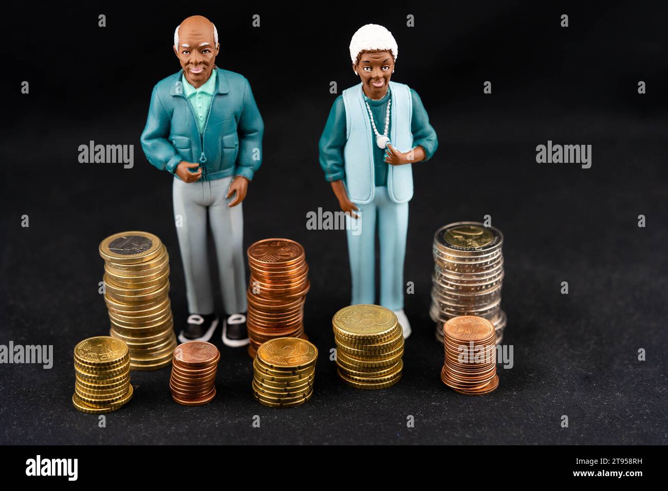 black senior couple with coin piles, old-age poverty Stock Photo - Alamy
