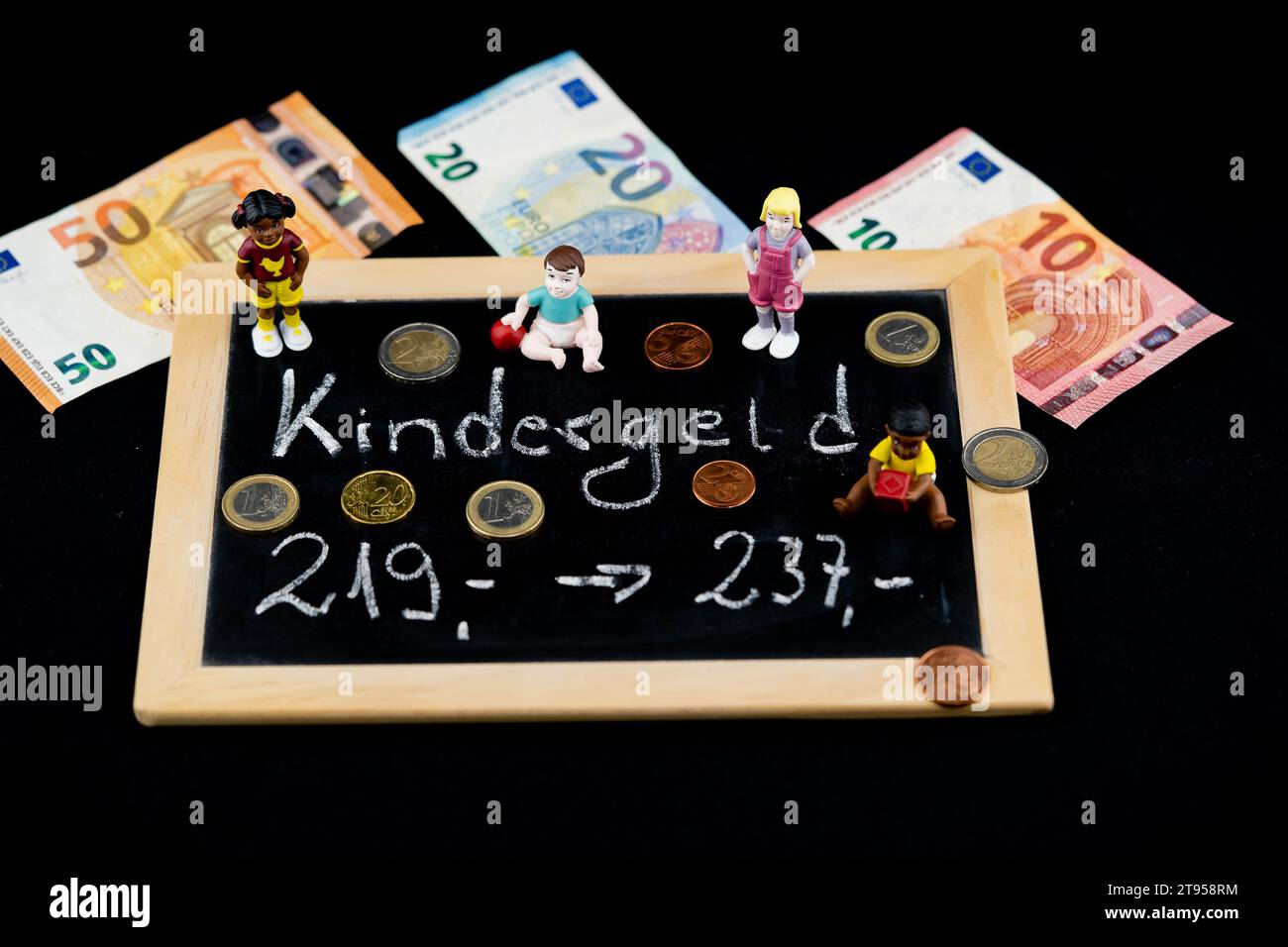 blackboard with the lettering 'Kindergeld', symbol picture Stock Photo ...
