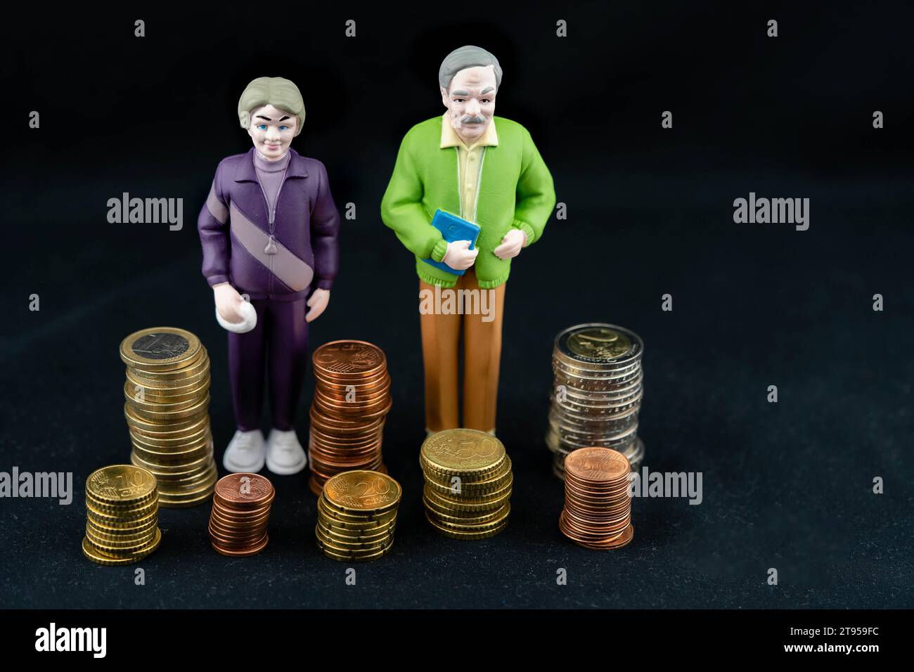 senior couple with coin piles, old-age poverty Stock Photo - Alamy