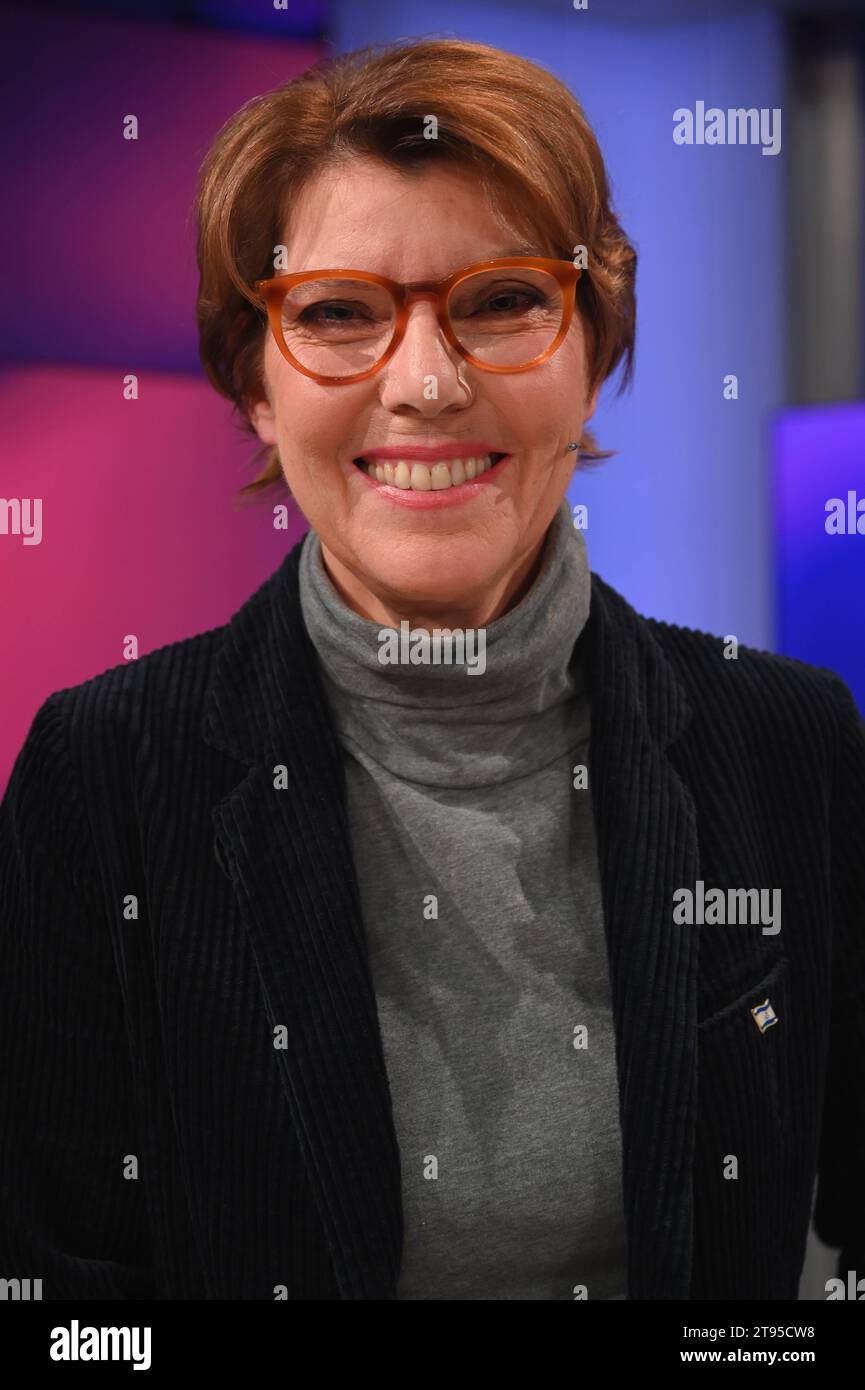 Moderatorin Bettina Böttinger zu Gast in der ARD Talkshow Maischberger ...