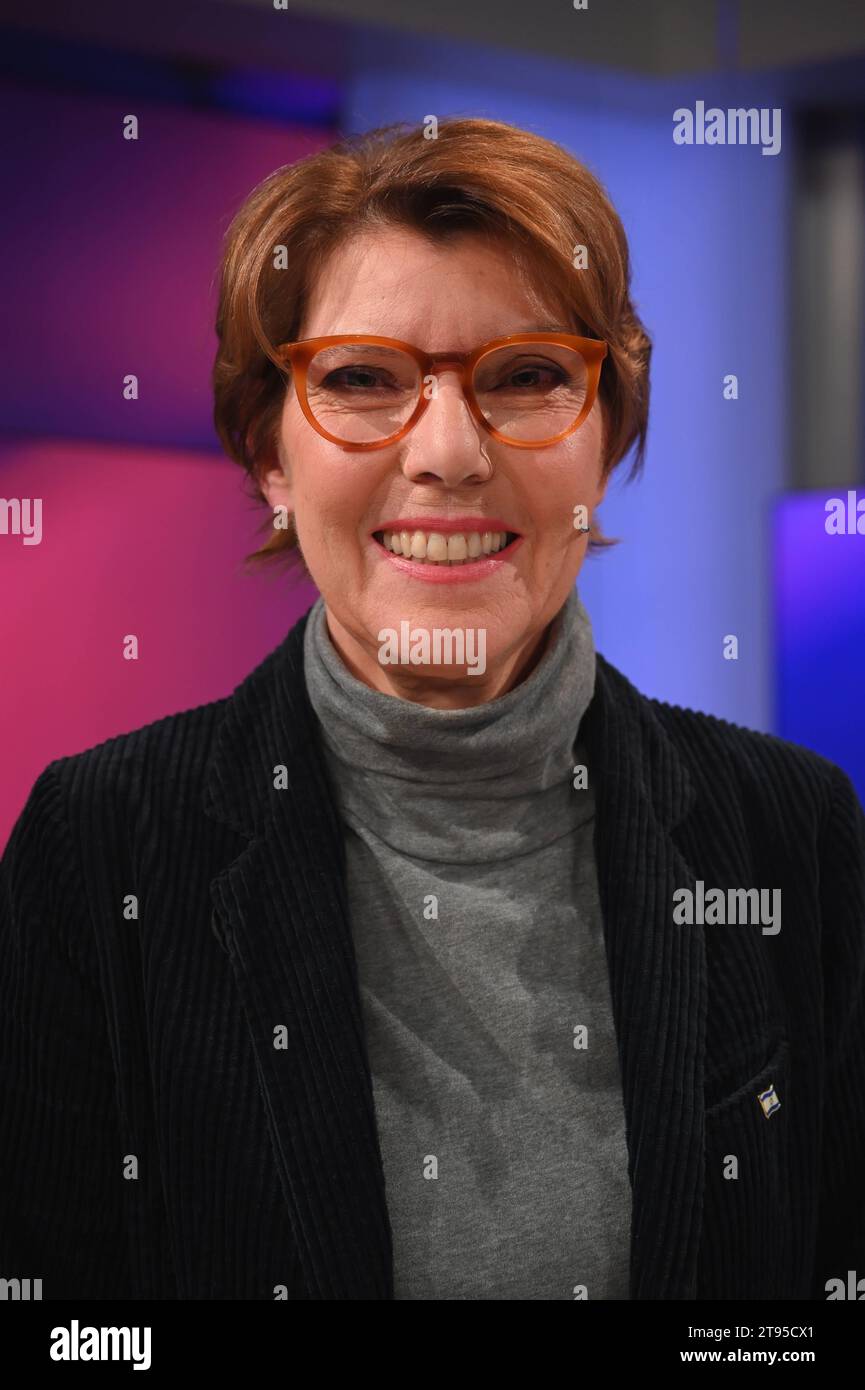 Moderatorin Bettina Böttinger zu Gast in der ARD Talkshow Maischberger ...