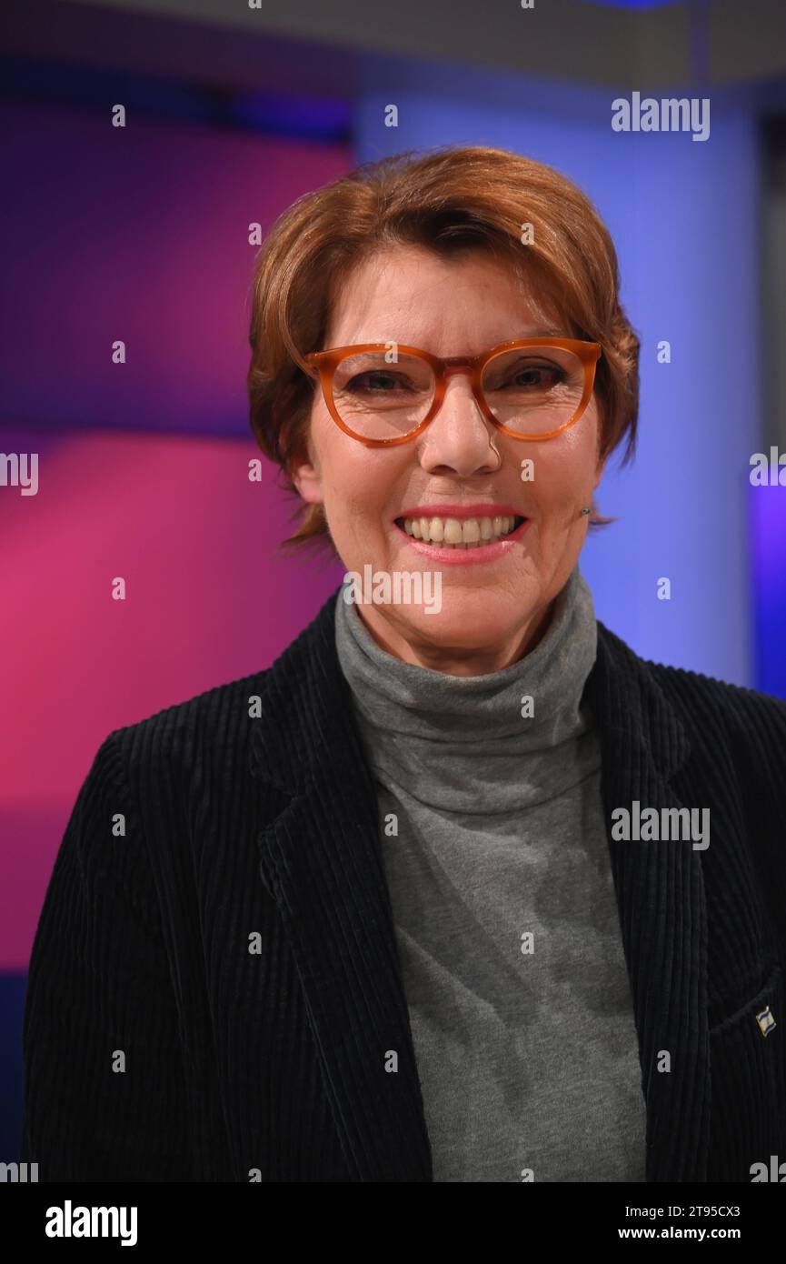 Moderatorin Bettina Böttinger zu Gast in der ARD Talkshow Maischberger ...
