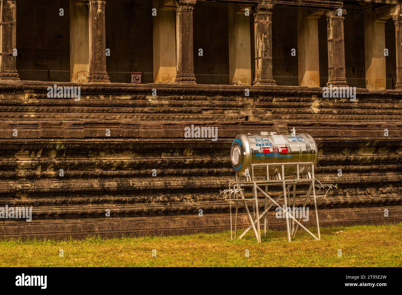 Free drinking water at Angkor Wat / global warming / climate crisis ...