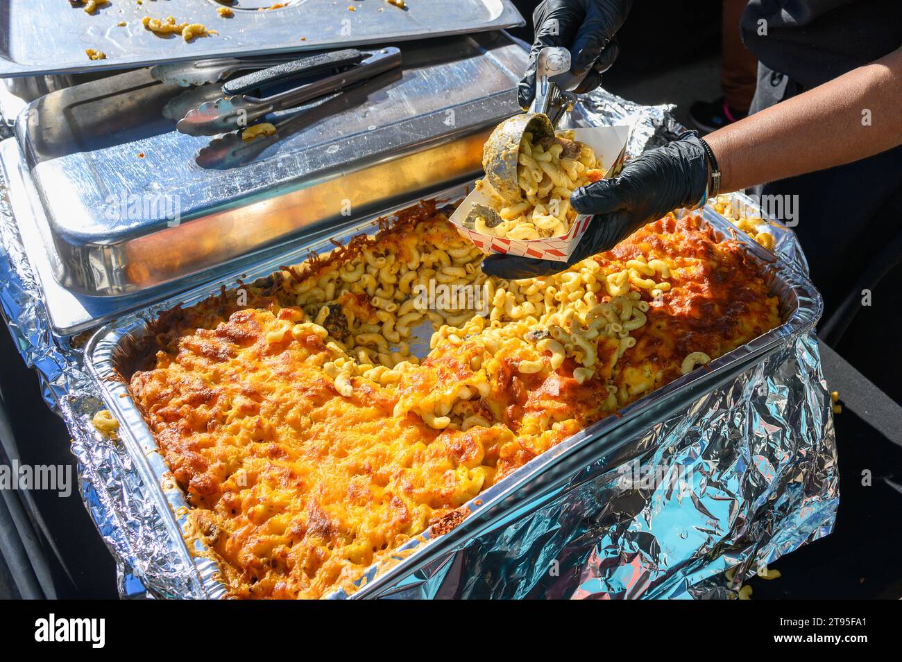 Jerk chicken mac and cheese hi-res stock photography and images - Alamy