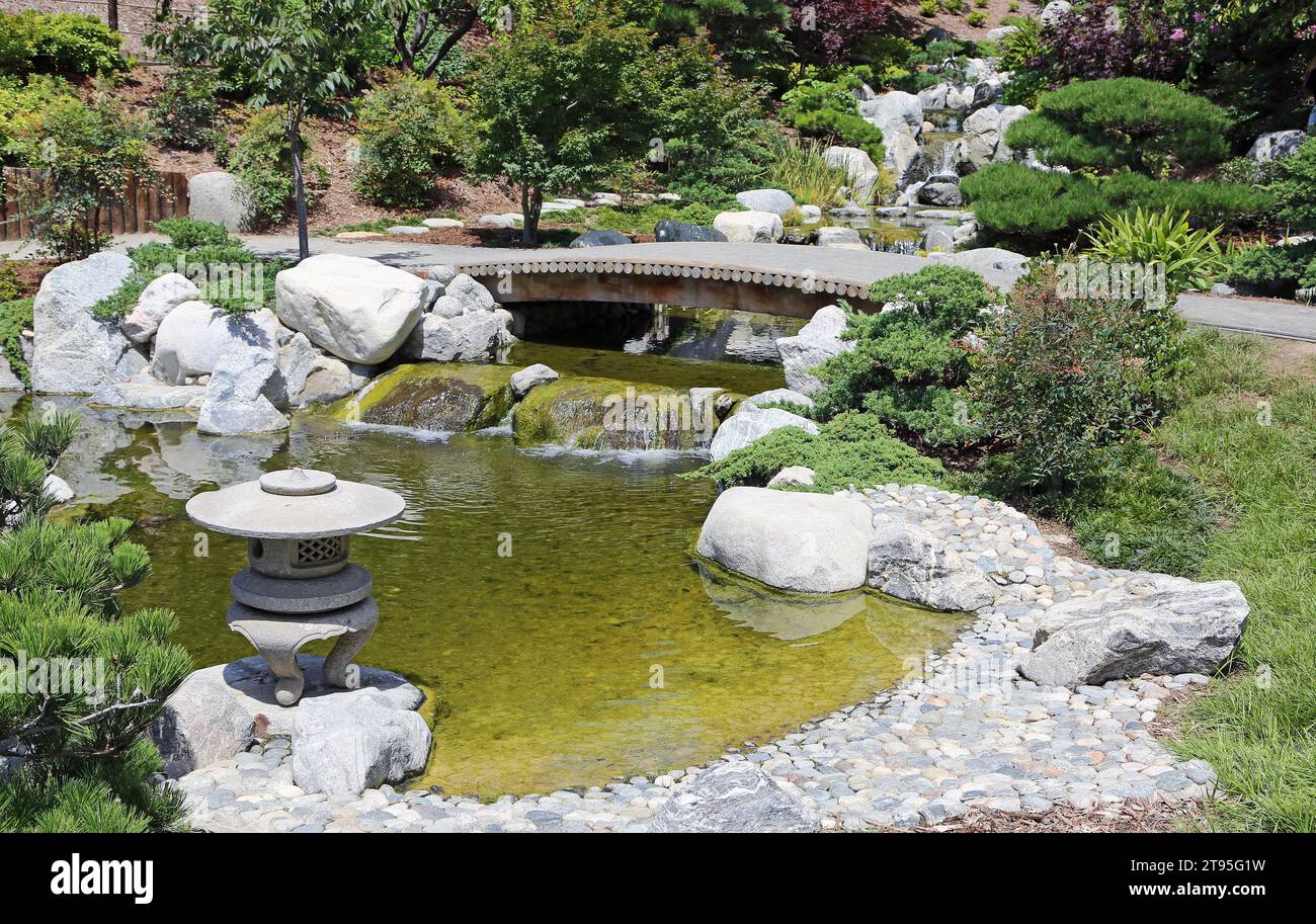 Japanese stone bridge hi-res stock photography and images - Alamy