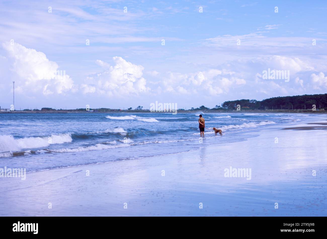Beach horizon perspective hi-res stock photography and images - Alamy
