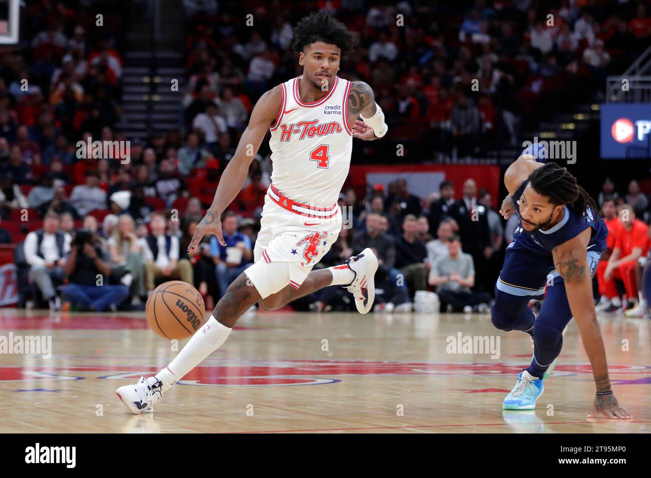 Houston Rockets guard Jalen Green (4) drives around Memphis Grizzlies guard Derrick Rose, right ...