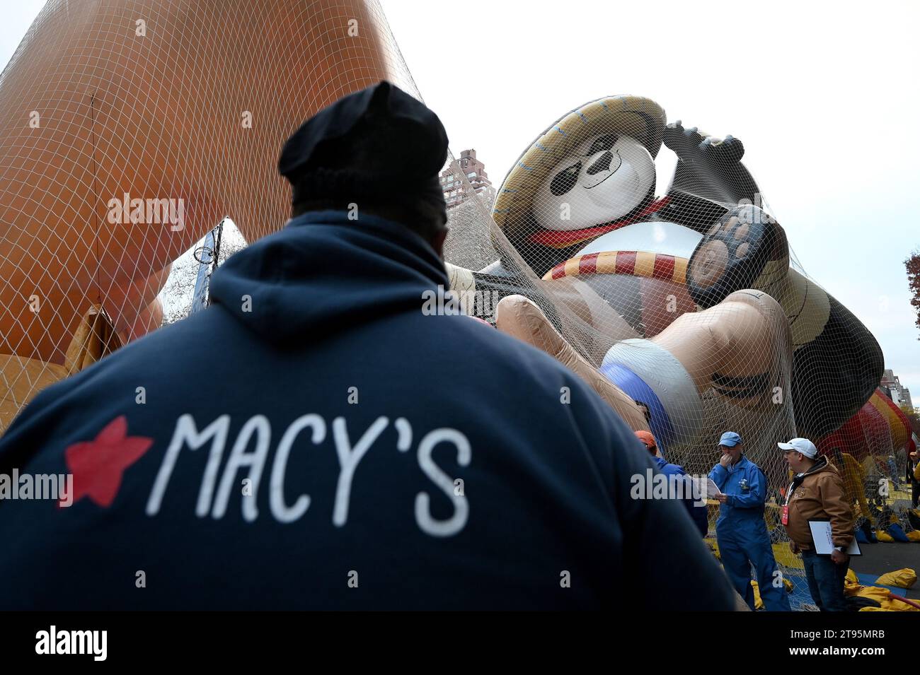 New York Usa 22nd Nov 2023 A Member Of The Macys Inflation Team