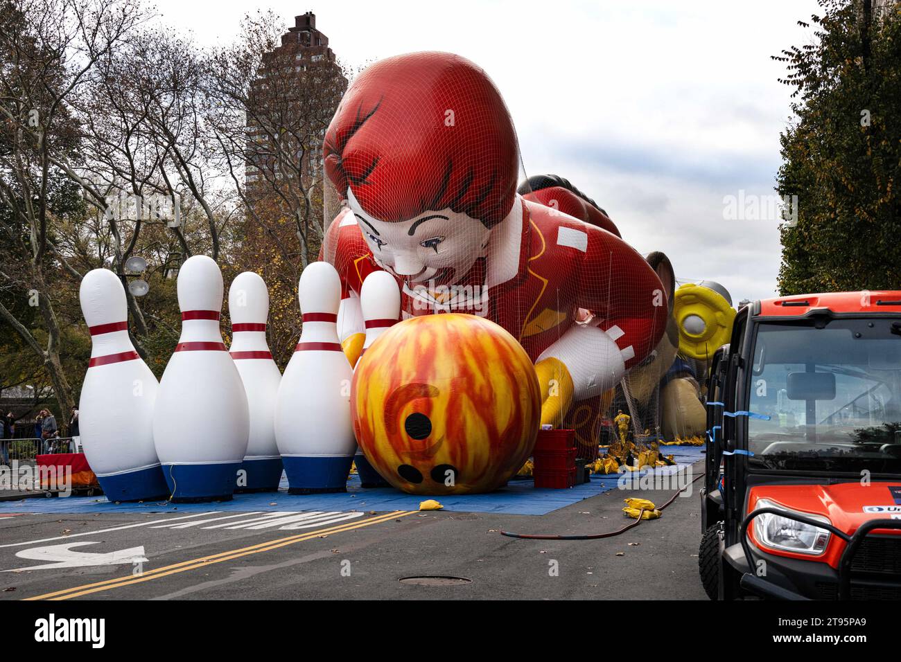 New York, New York, USA. 22nd Nov, 2023. Macy's Balloon Inflaction ...