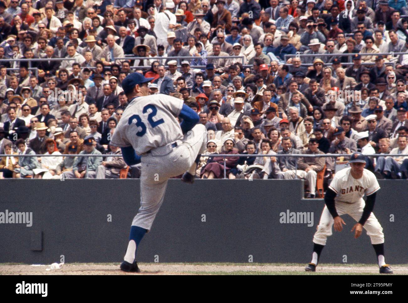 SAN FRANCISCO, CA - MAY 21: Pitcher Sandy Koufax #32 of the Los Angeles ...