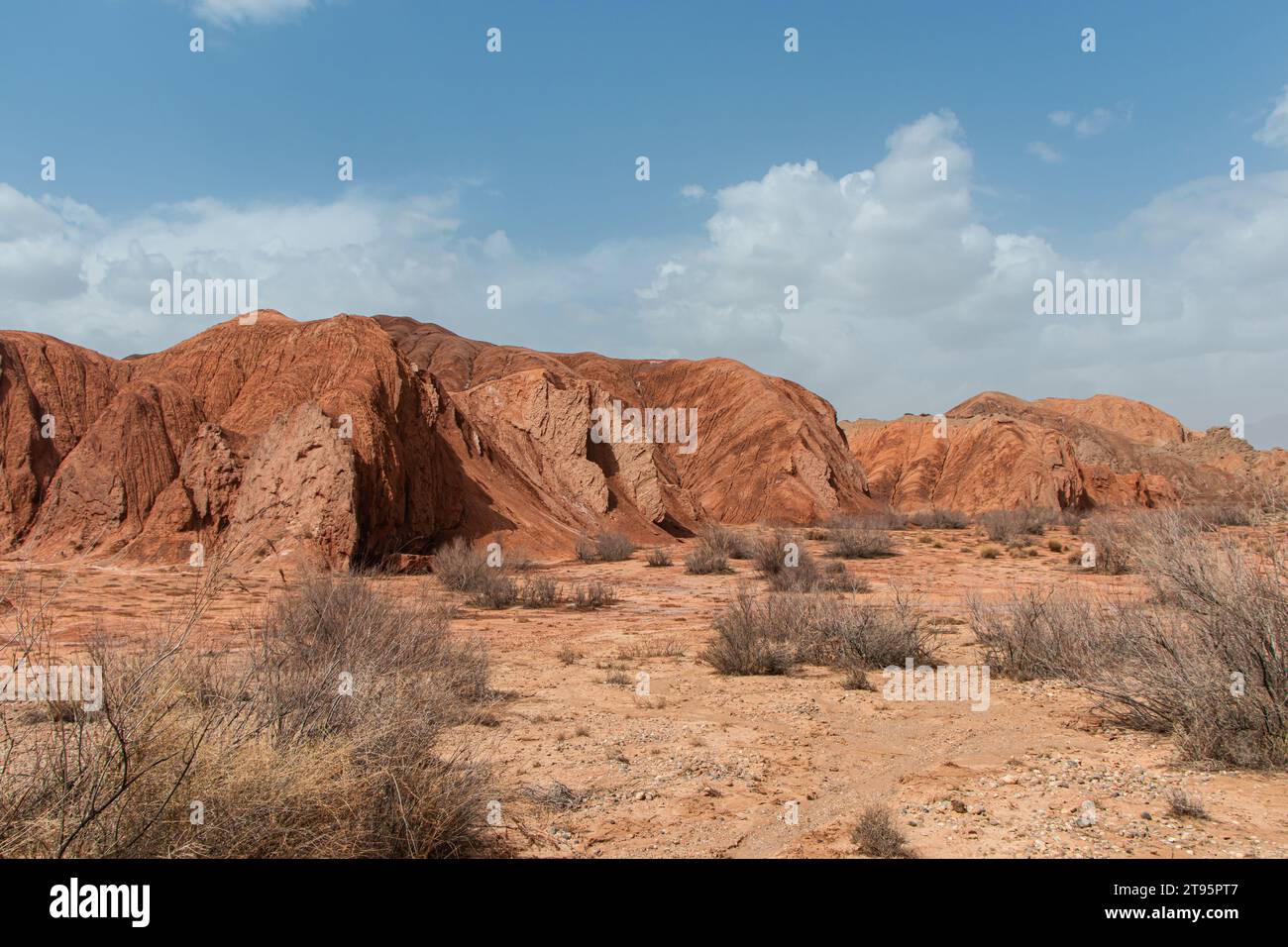Weathered strata and rocks in the hot and arid desert Stock Photo - Alamy