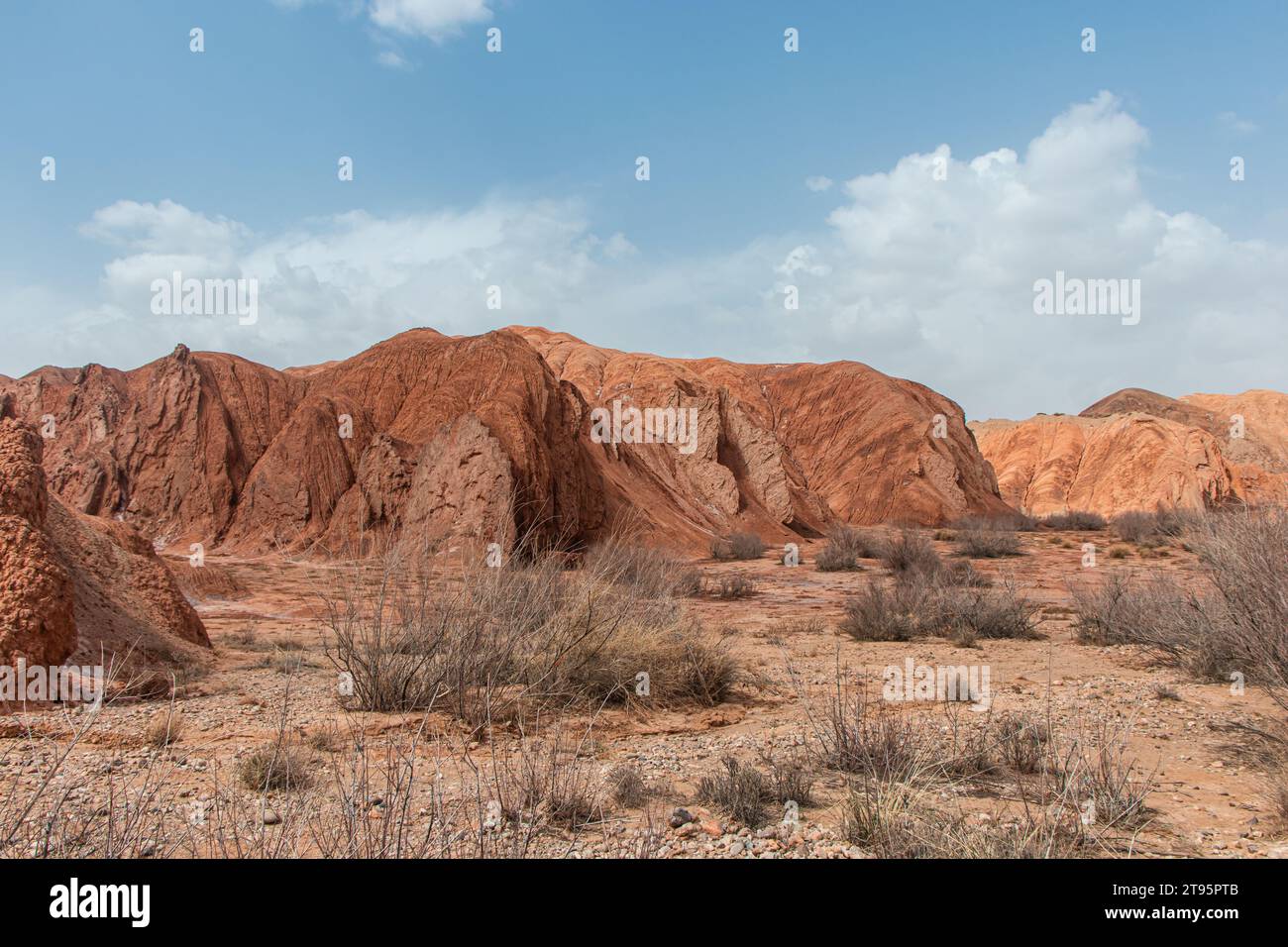 Weathered strata and rocks in the hot and arid desert Stock Photo - Alamy
