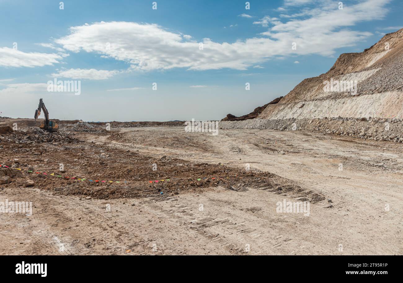 Excavators operating in mines Stock Photo - Alamy