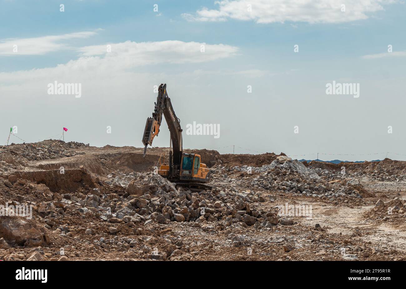 Excavators operating in mines Stock Photo - Alamy