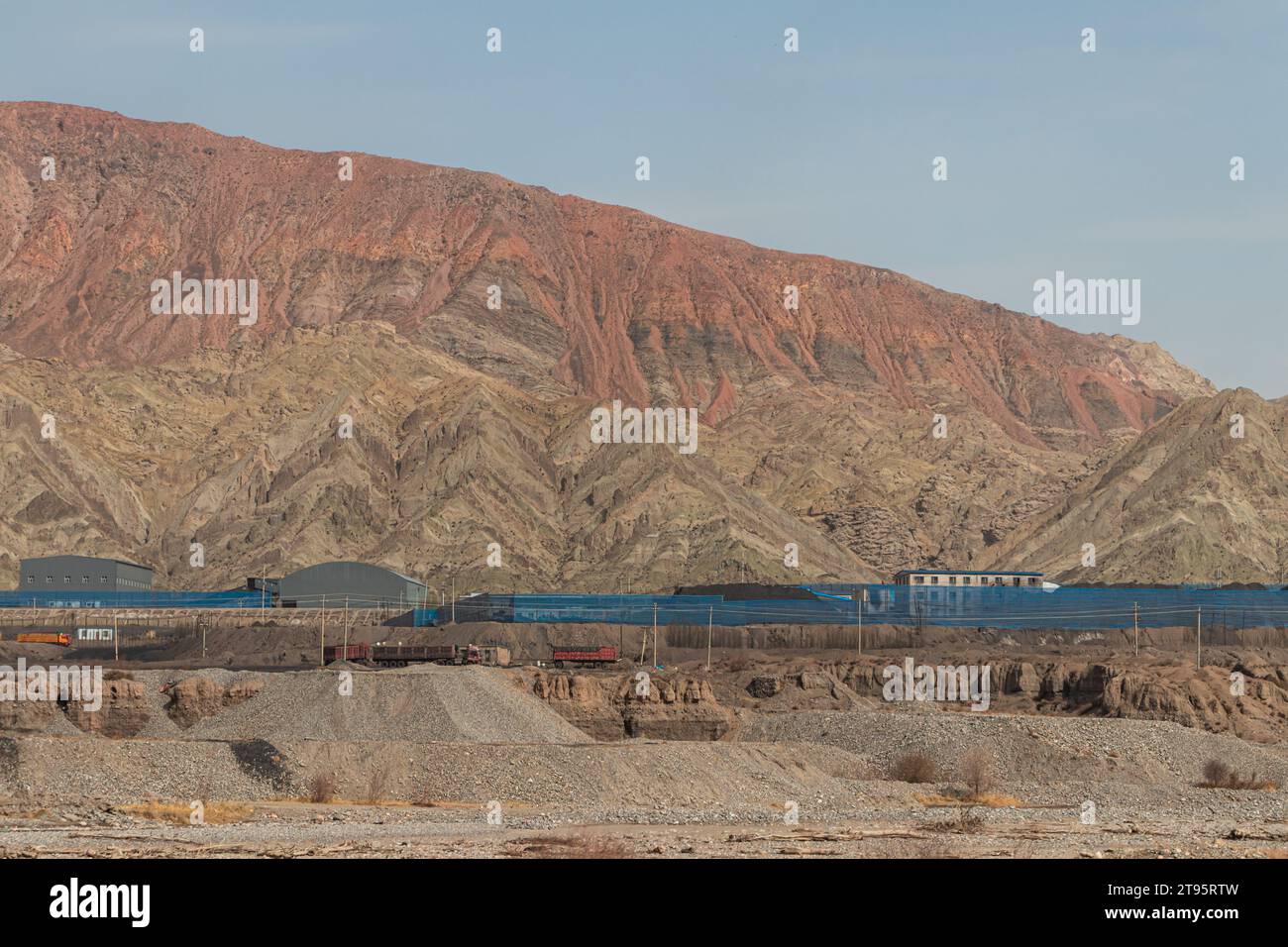 Factories in the desolate Gobi Desert Stock Photo - Alamy