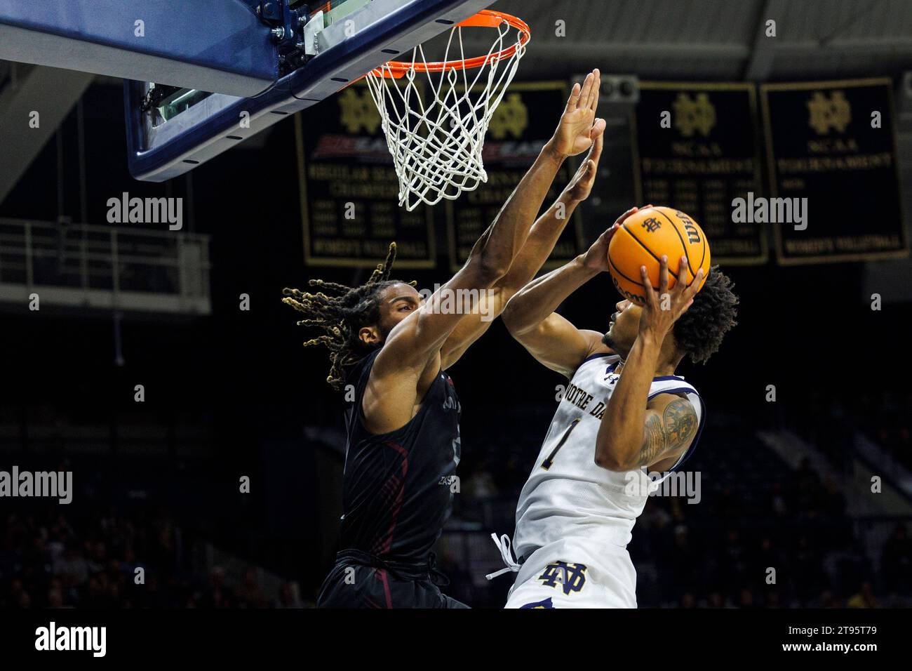 South Bend, Indiana, USA. 22nd Nov, 2023. Notre Dame guard Julian Roper ...