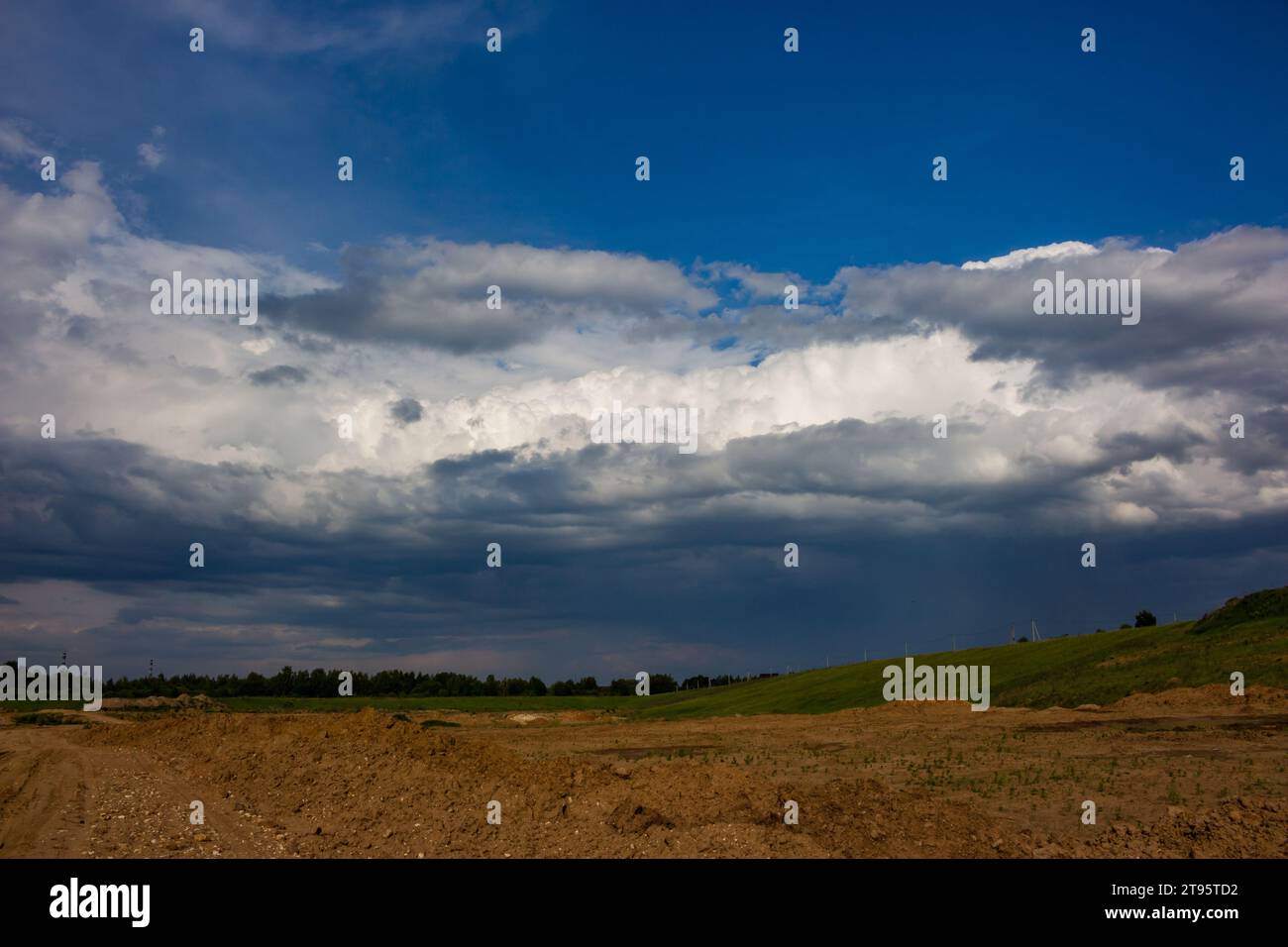 Menacing clouds gathering in the sky before the rain Stock Photo - Alamy