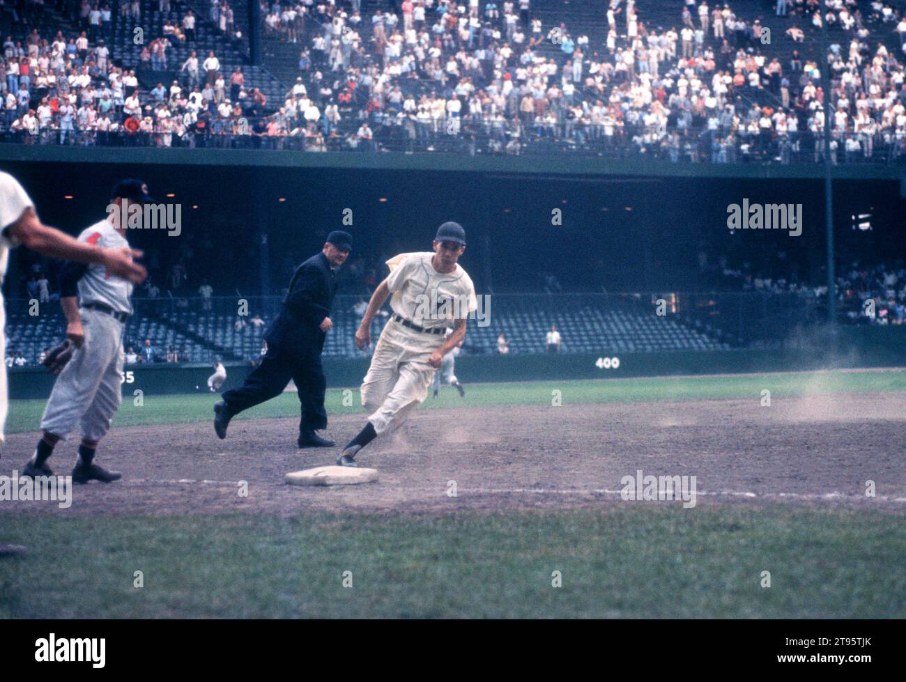 DETROIT, MI - JULY 4: Coot Veal #23 of the Detroit Tigers rounds third ...