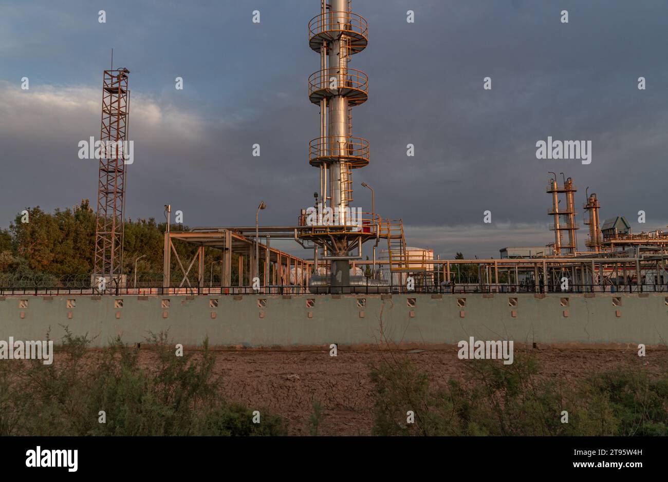 Processing stations hi-res stock photography and images - Alamy