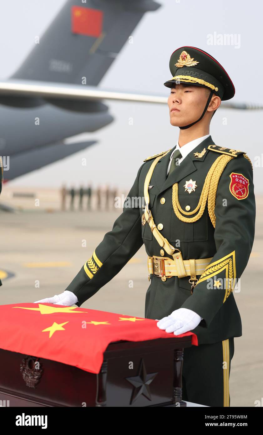 Incheon, South Korea. 23rd Nov, 2023. A Chinese honor guard prepares to ...