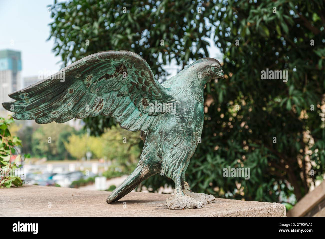 Sculpture of birds in flight hi-res stock photography and images - Alamy