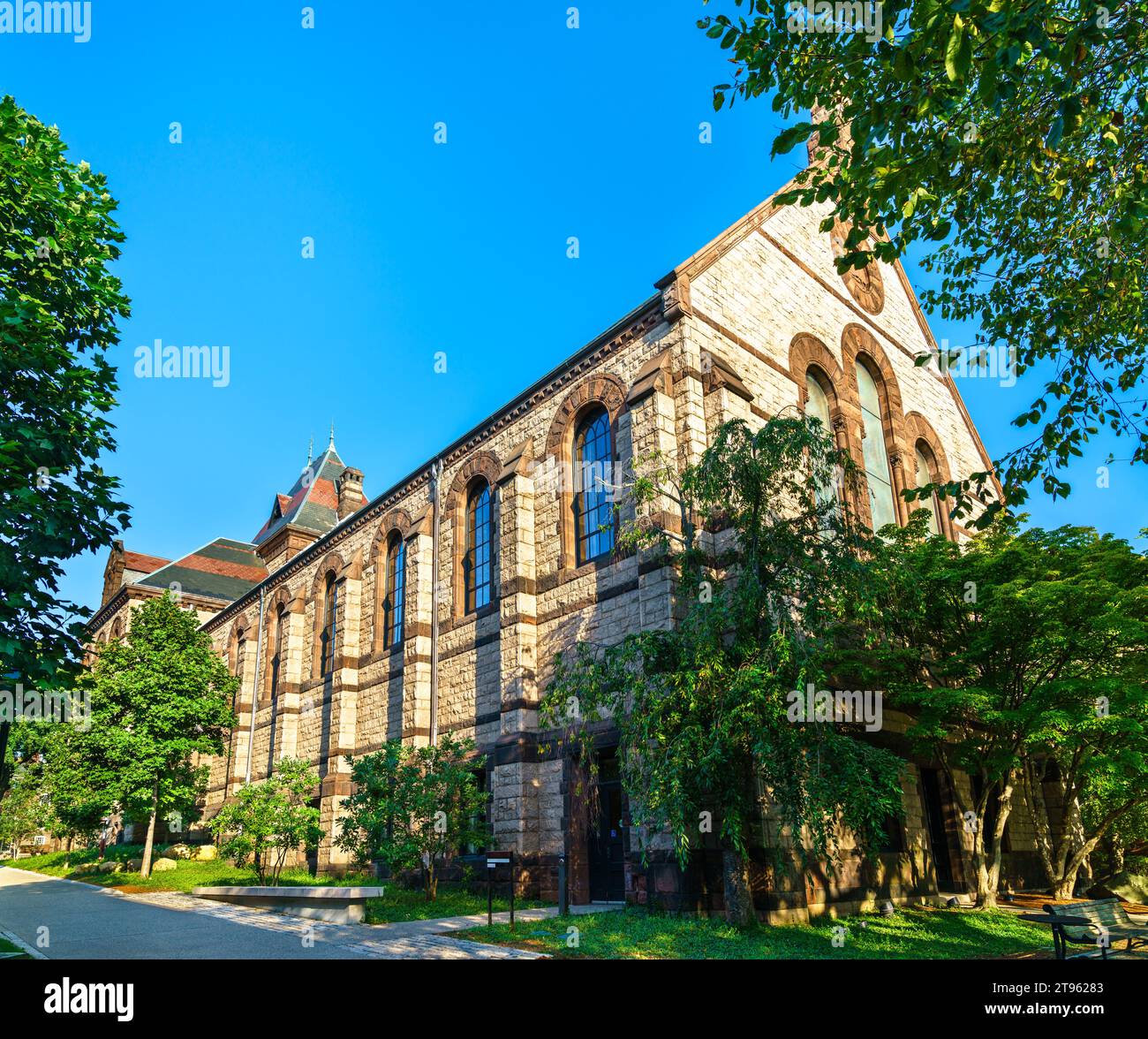 Brown university providence rhode hi-res stock photography and images ...