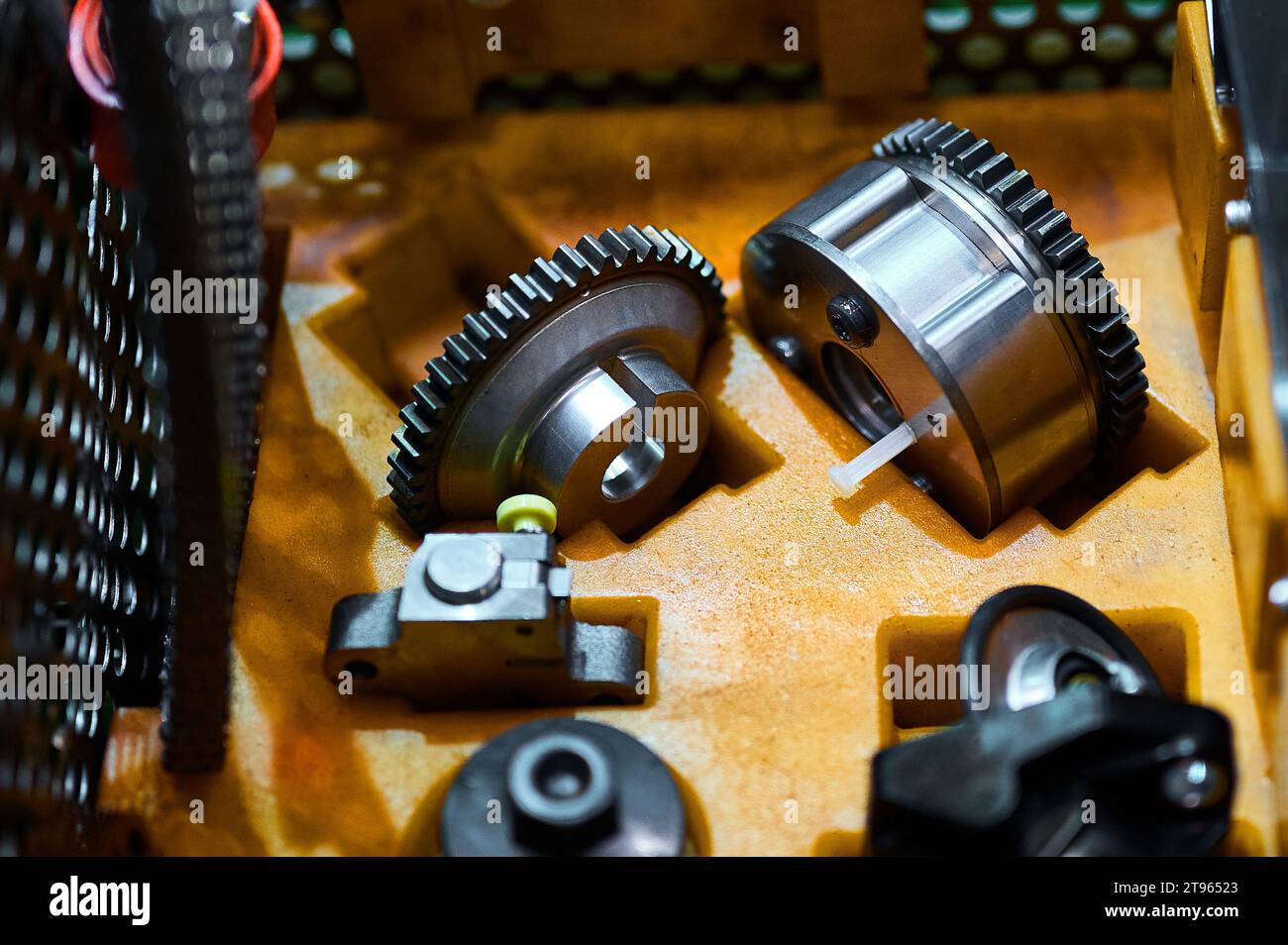 Repair assembly wheel cogwheel hi-res stock photography and images - Alamy