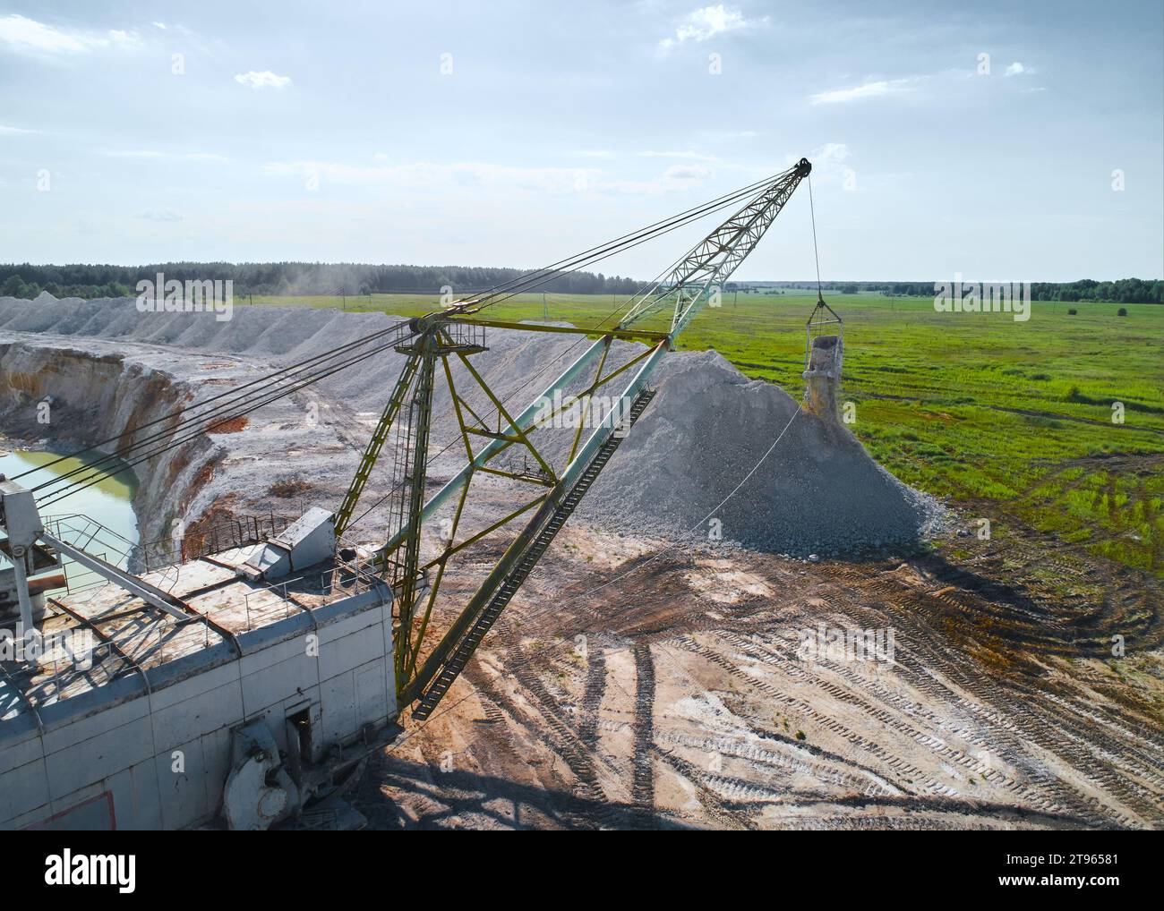 Walking dragline with hoist and bucket works in chalkquarry Stock Photo ...