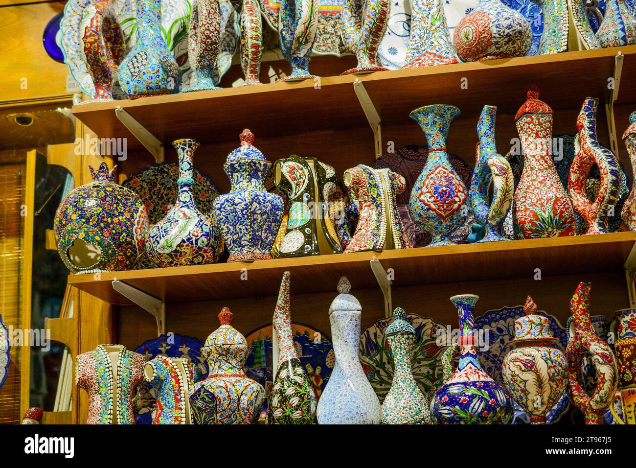 Turkish ceramics in a bazaar Stock Photo - Alamy