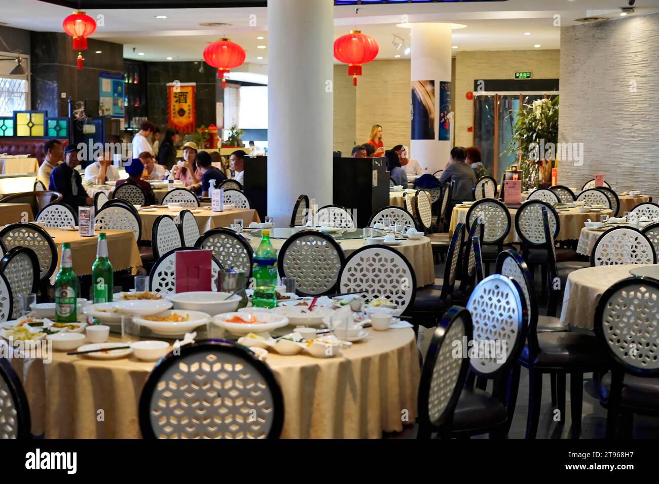 Dinner at a posh restaurant in Shanghai, China Stock Photo - Alamy