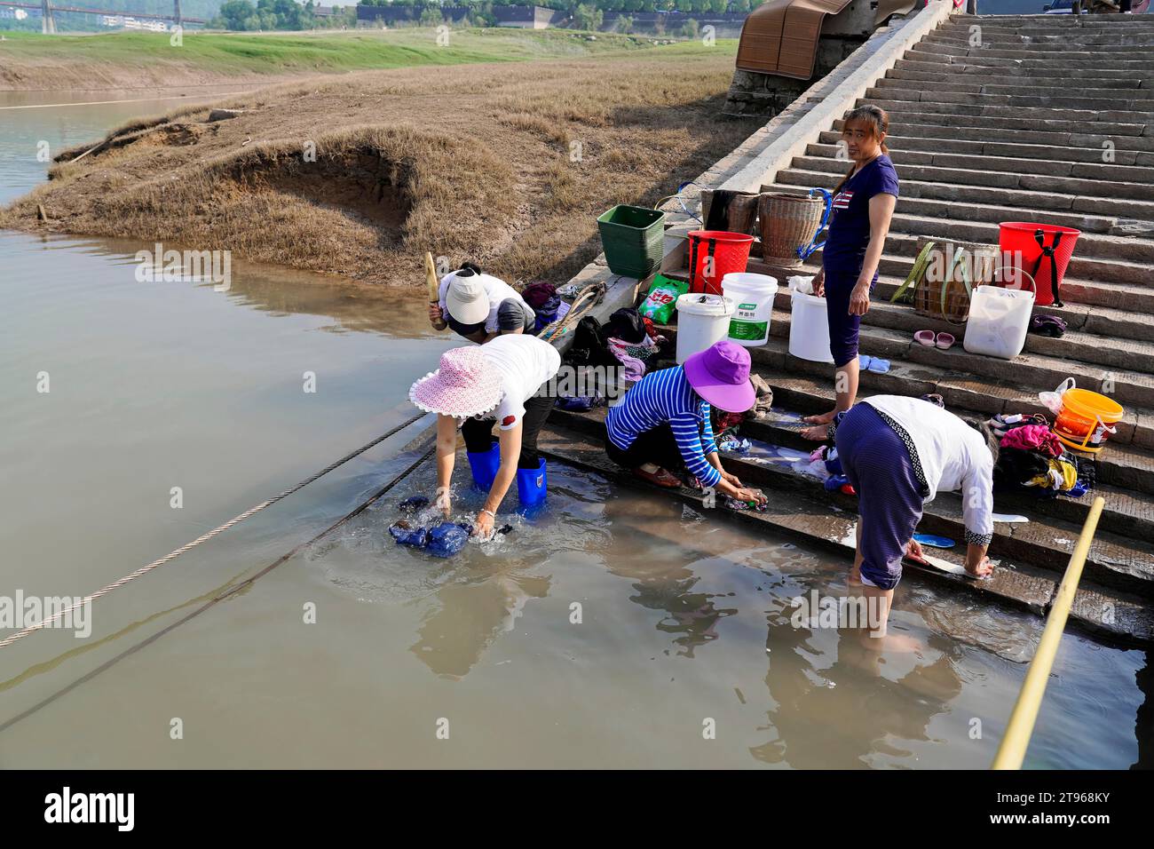 Yangtze river washing clothes hi-res stock photography and images - Alamy