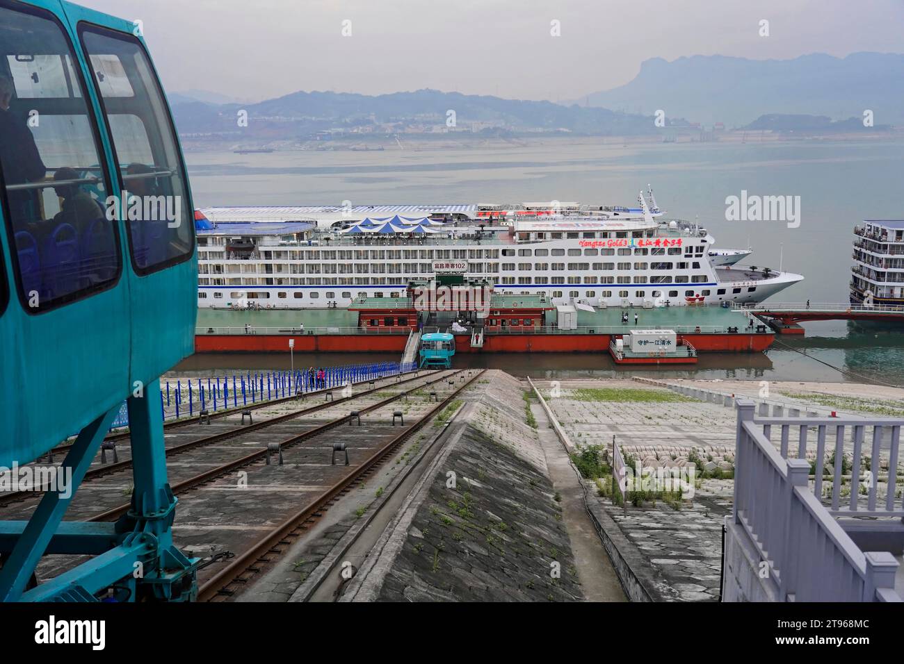 Cruise ship on the Yangtze River, Yichang, Hubei Province, China Stock ...