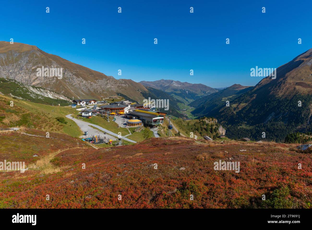 Intermediate station Sommerbergalm (2) (100m) of the Hintertux glacier ...