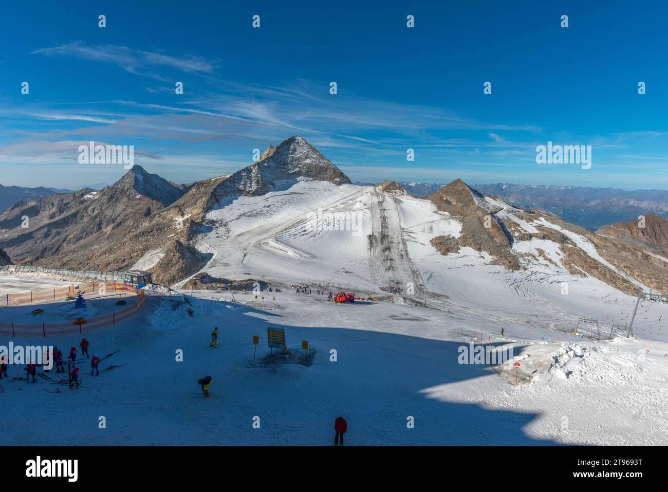 Year Round Ski Resort Hintertux Glacier 3 250m Skiers Hintertux