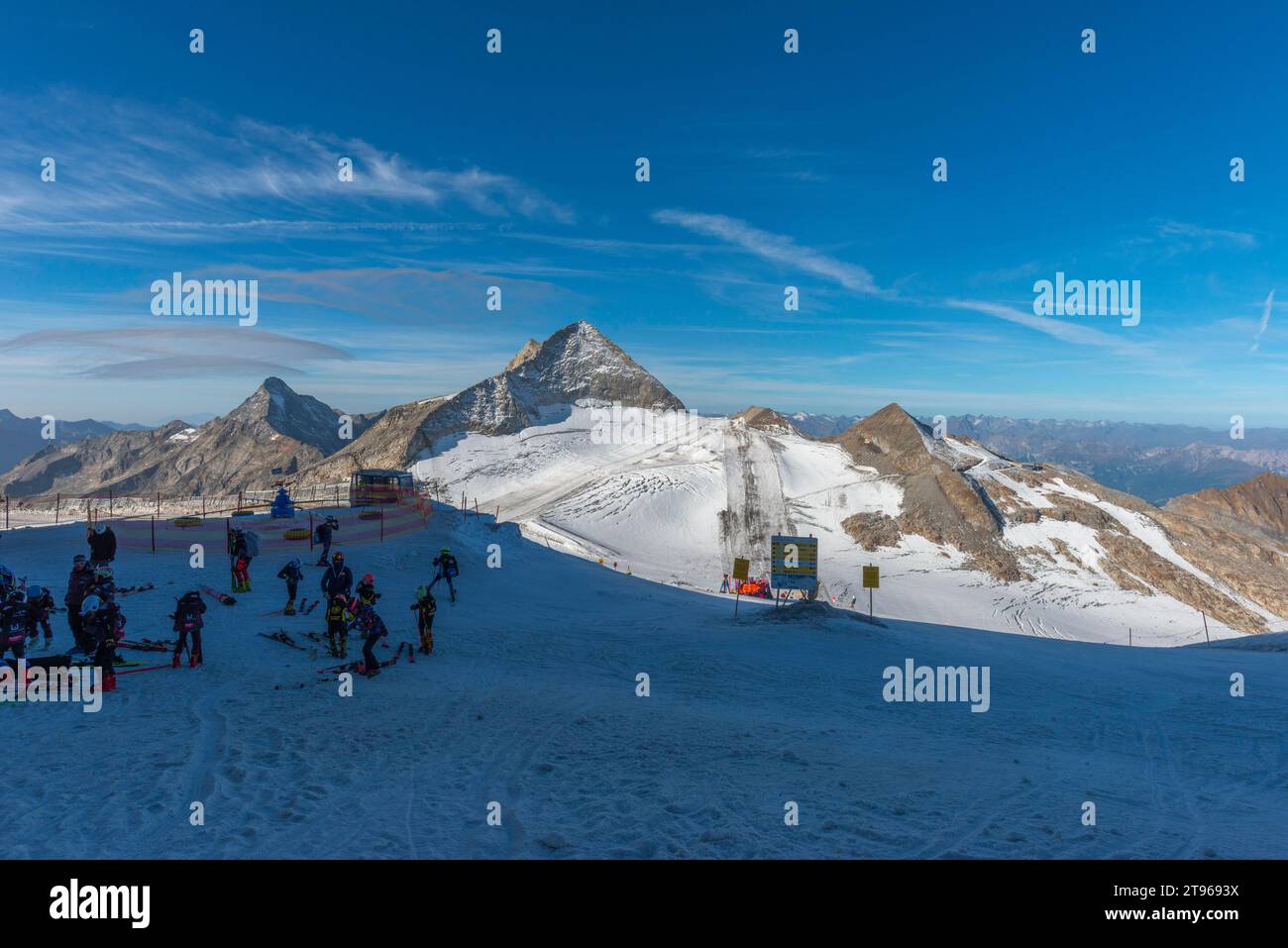 Year Round Ski Resort Hintertux Glacier 3 250m Skiers Hintertux