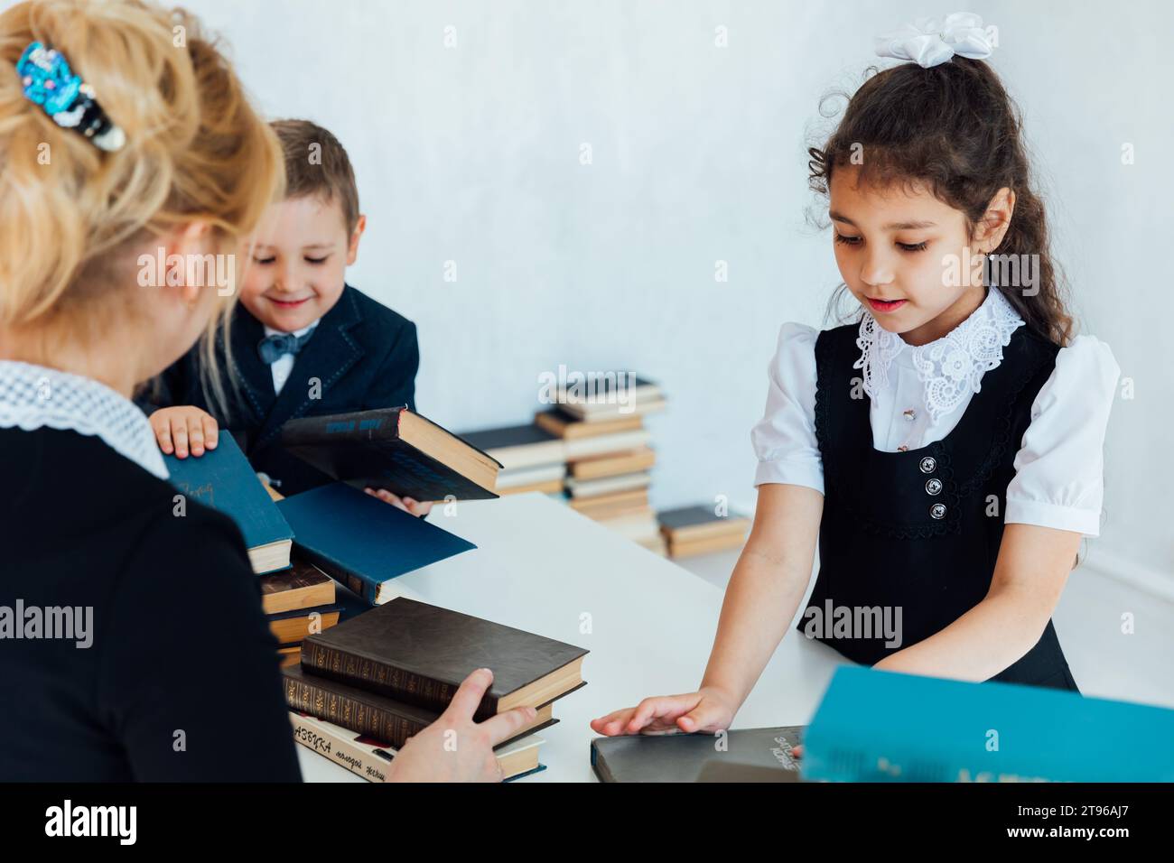 Teacher teaching children at school in lesson Stock Photo - Alamy
