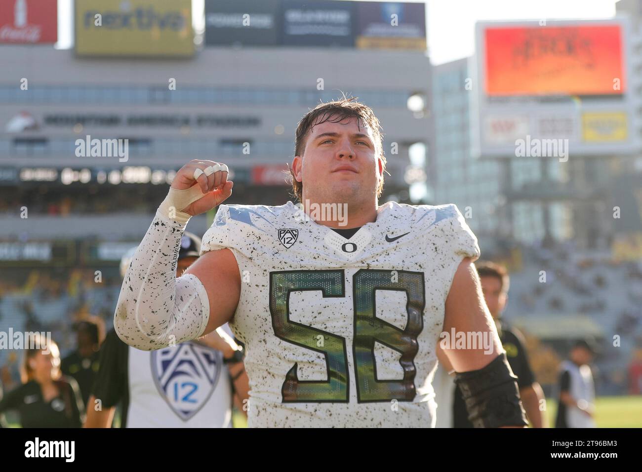 Oregon Ducks offensive lineman Jackson Powers-Johnson (58) celebrates ...