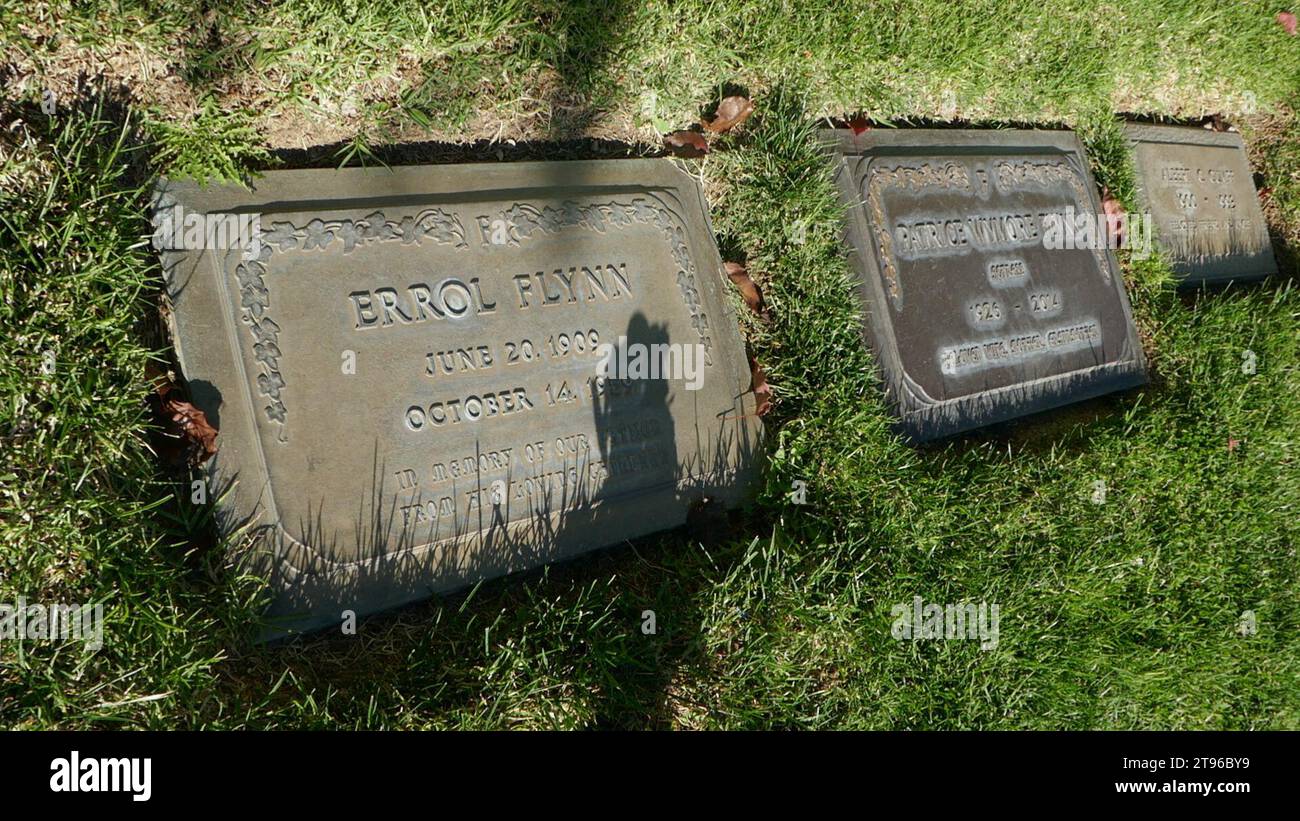 Glendale, California, USA 21st November 2023 Actor Errol Flynn Grave in ...