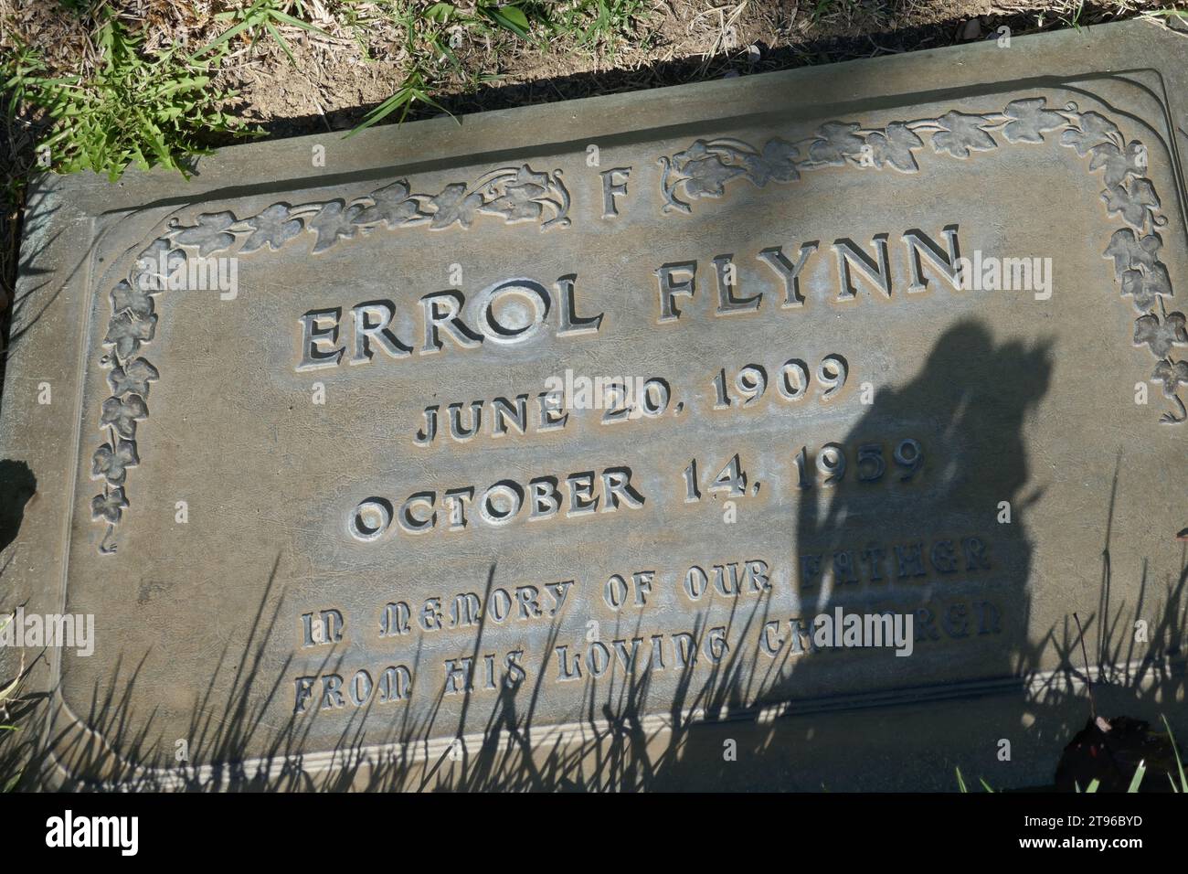 Errol flynn grave forest lawn hi-res stock photography and images - Alamy