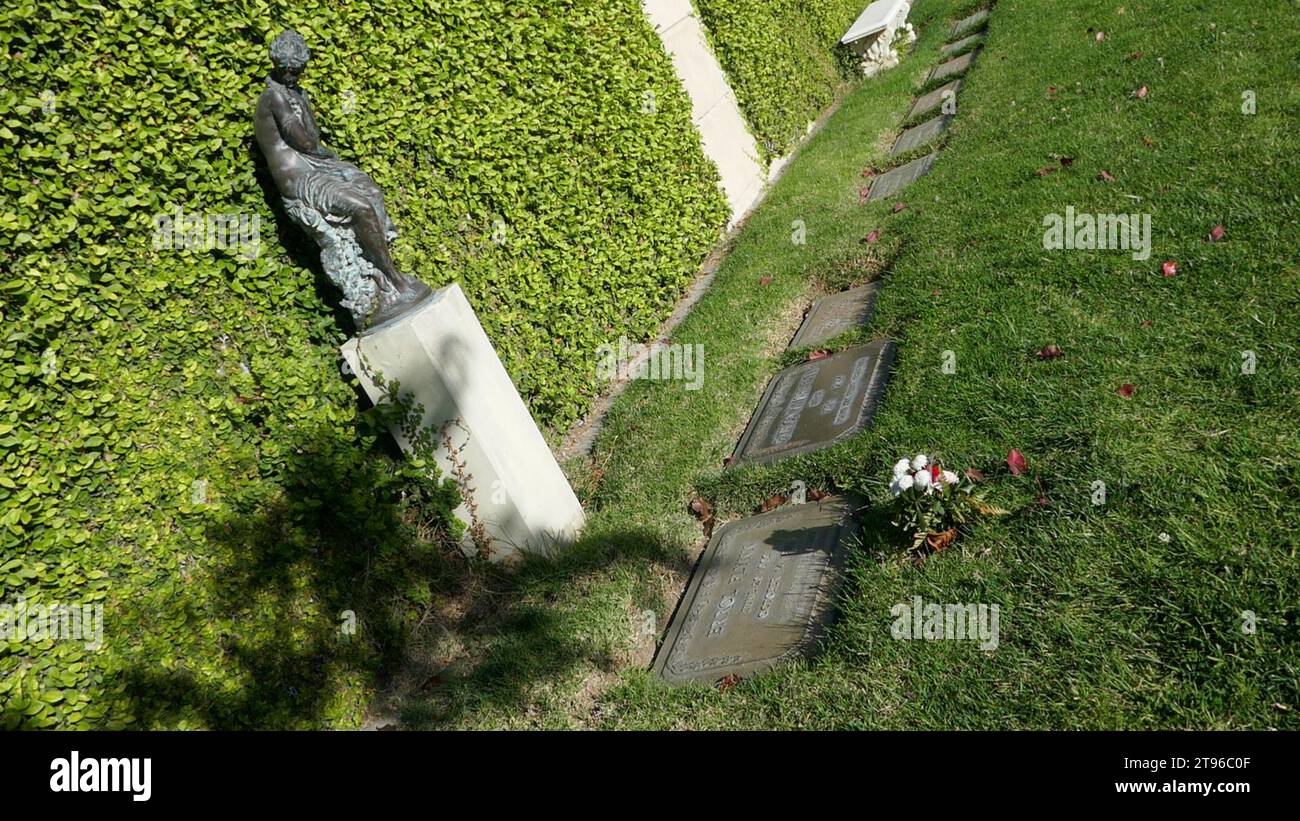Glendale, California, USA 21st November 2023 Actor Errol Flynn Grave in ...