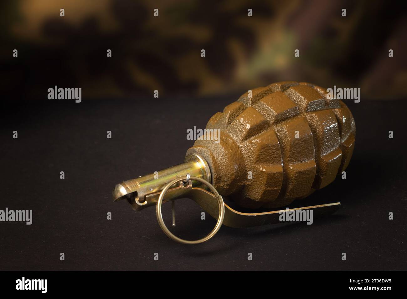 Pull pin on grenade hi-res stock photography and images - Alamy