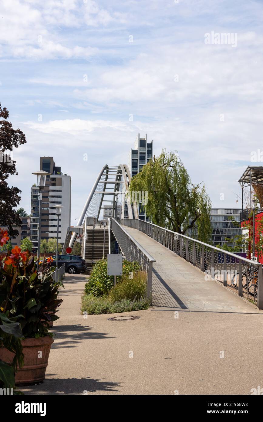 3 state bridge over the Rhine between Germany and France with a view of ...
